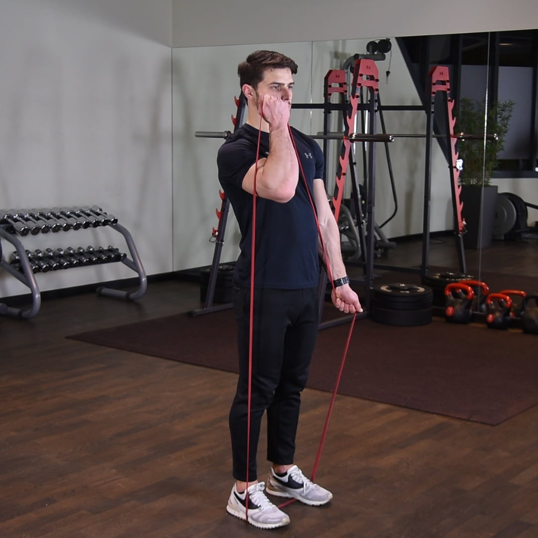 Naprzemienne uginanie ramion z gumą power band w staniu - Just be FIT