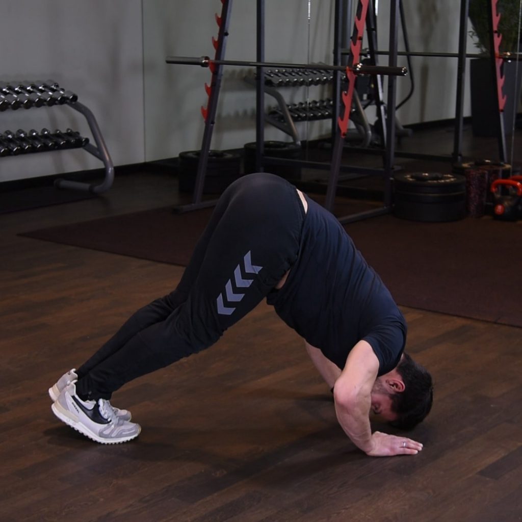 Pike Push Up - Zobacz wideo instruktażowe, błędy oraz wskazówki!