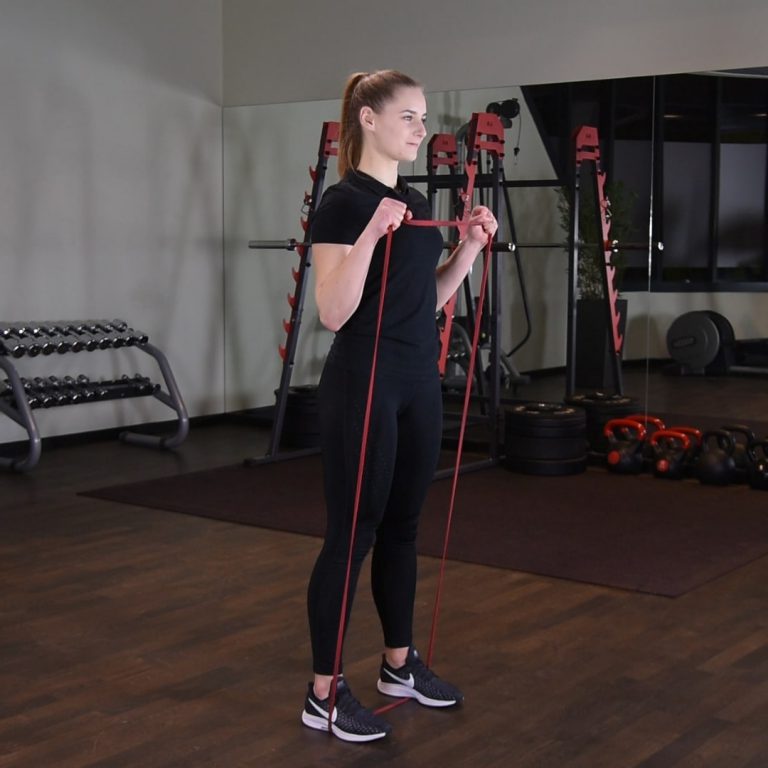 Uginanie ramion z gumą power band nachwytem - od Just be FIT