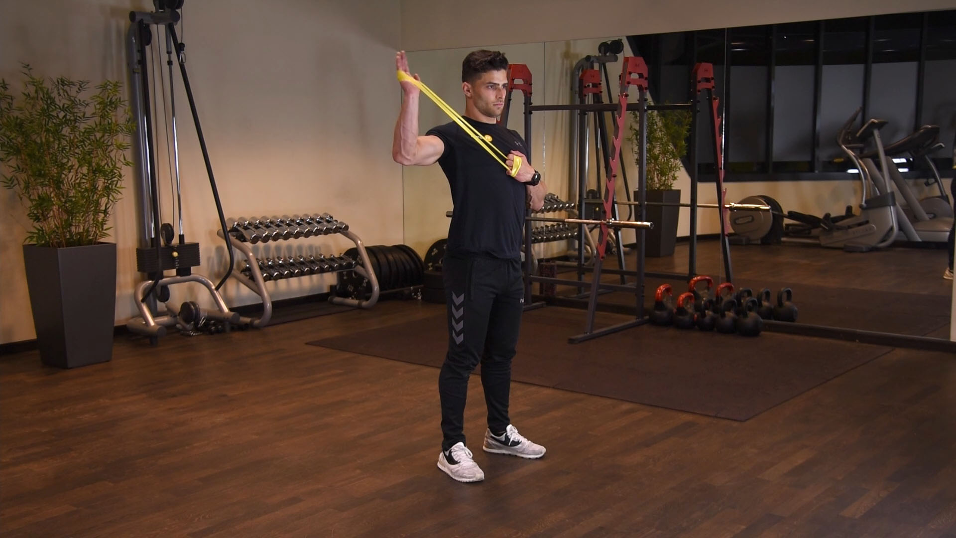 Rotacja zewnętrzna ramienia z gumą mini band - Just be FIT